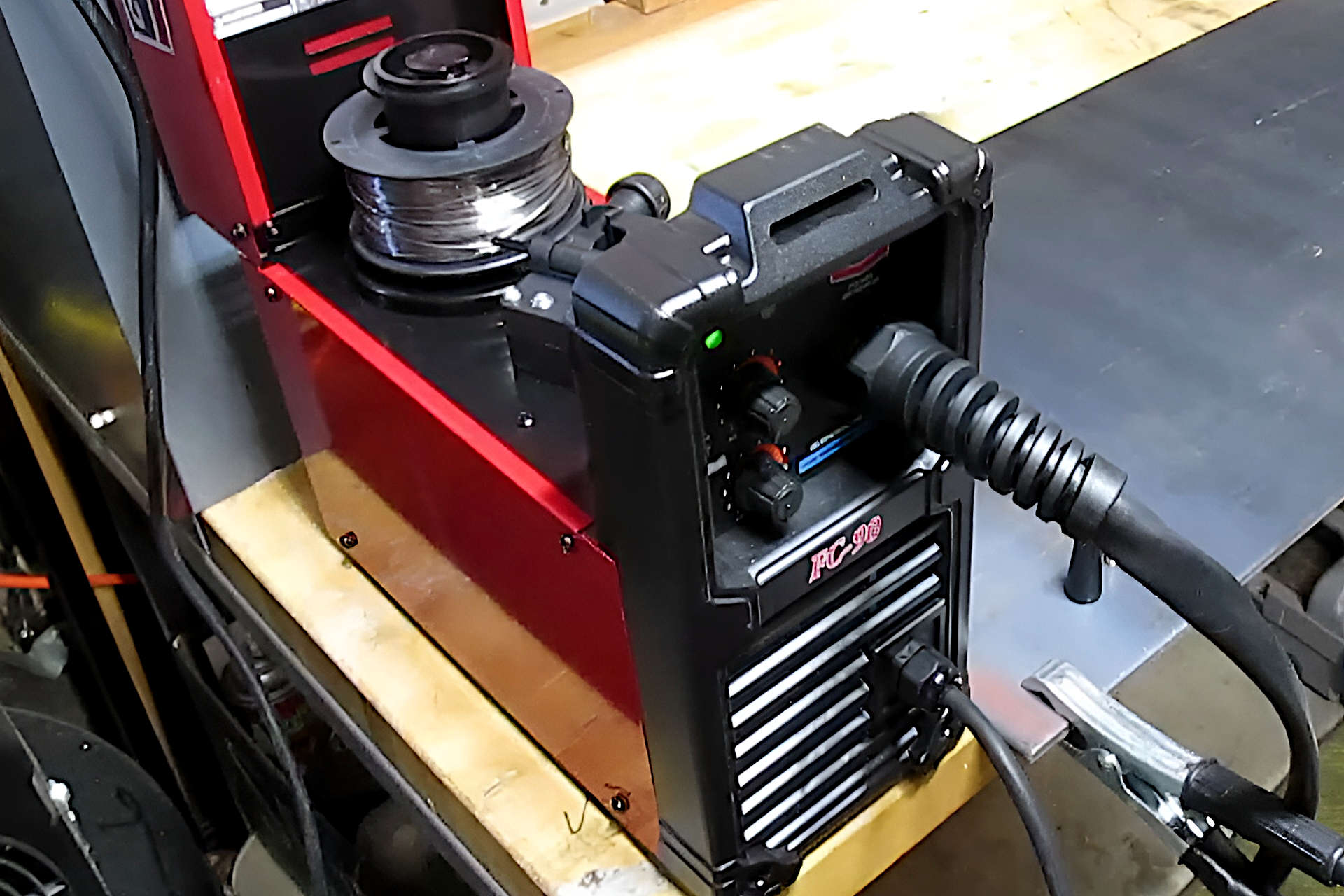 Lincoln Electric FC90 Flux Core Wire Feed Welder: Hands on Review ...